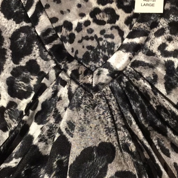 New York & Company | Tops | Nwt Nyco Leopard Print Blkwht V Neck Top L ...